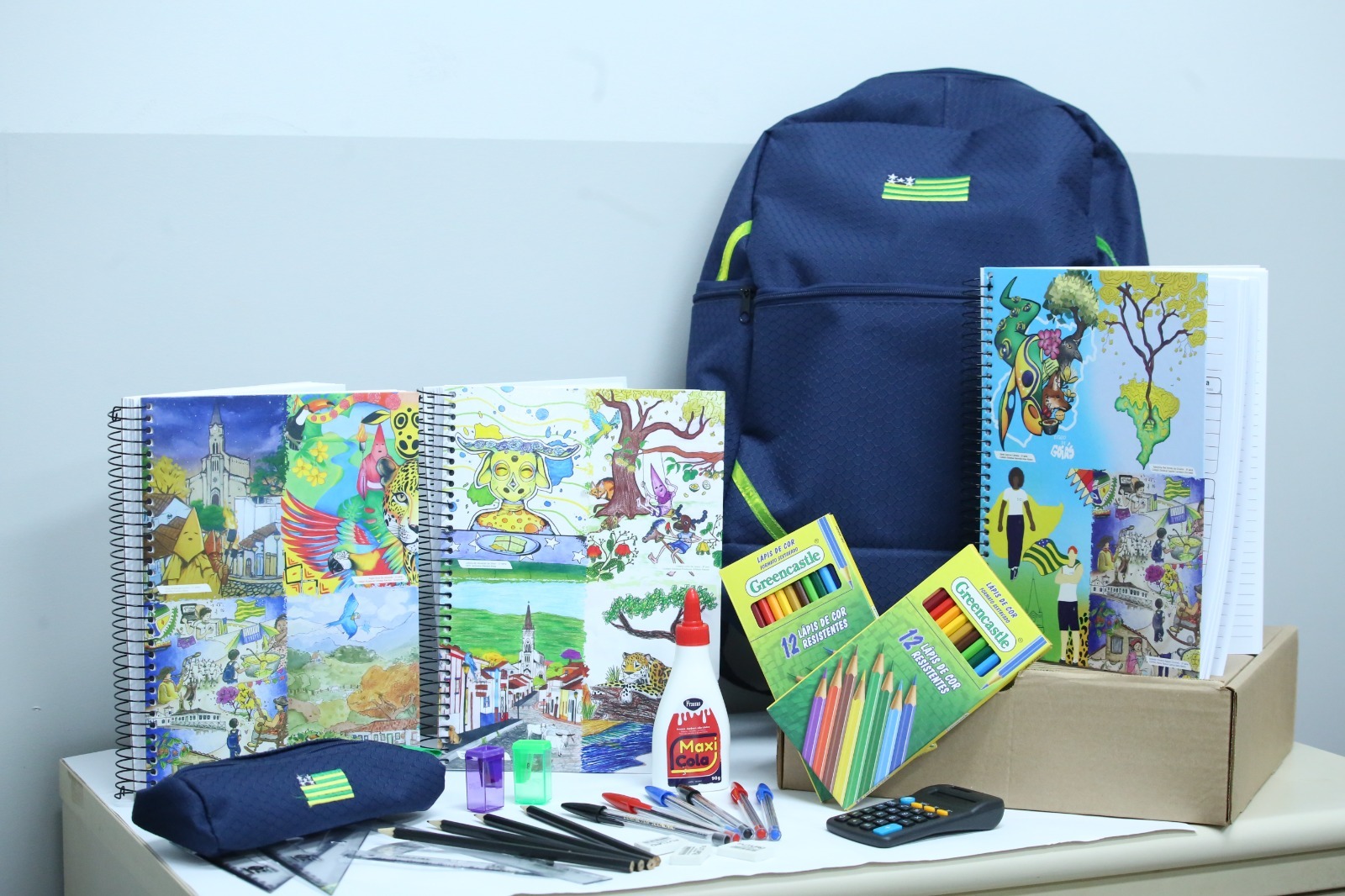 Governo de Goiás entrega 560 mil kits escolares para estudantes ...